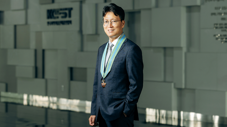 Seungyong Doh Awarded for AI & DT-Based Smart Factory System